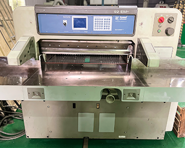 POLAR 92EM PAPER CUTTING MACHINE